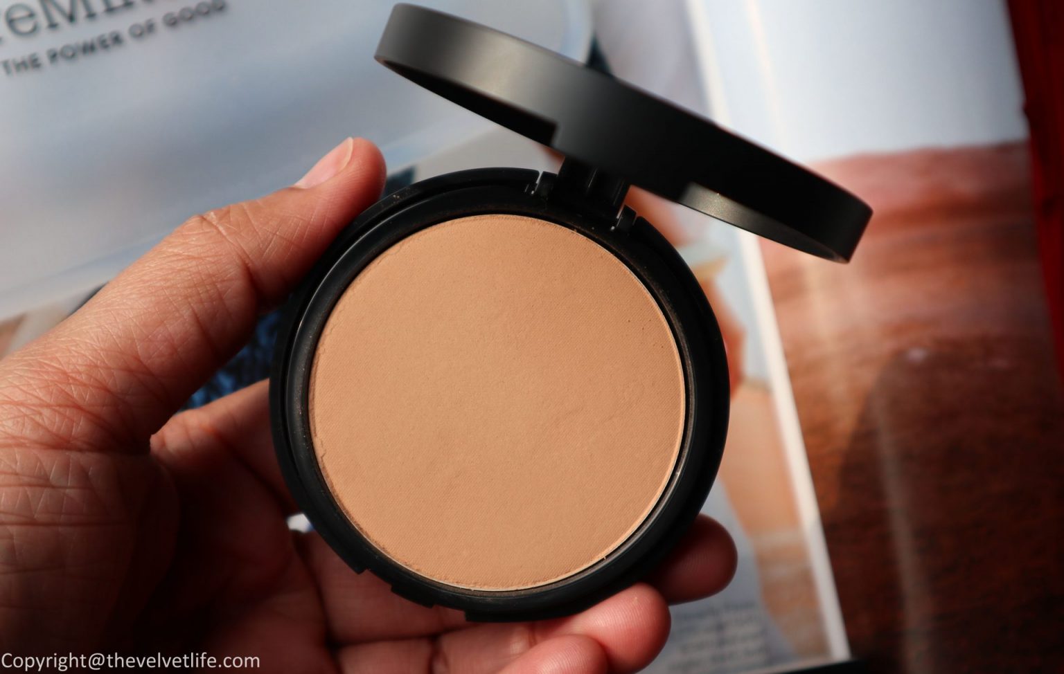 BareMinerals BarePro 16hr Skin-Perfecting Powder Review - The Velvet Life
