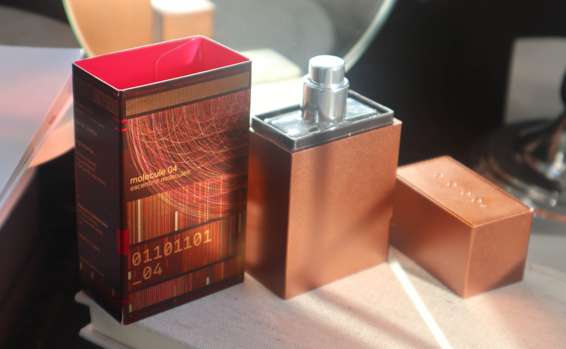 Escentric Molecules Molecule 04 Review - The Velvet Life