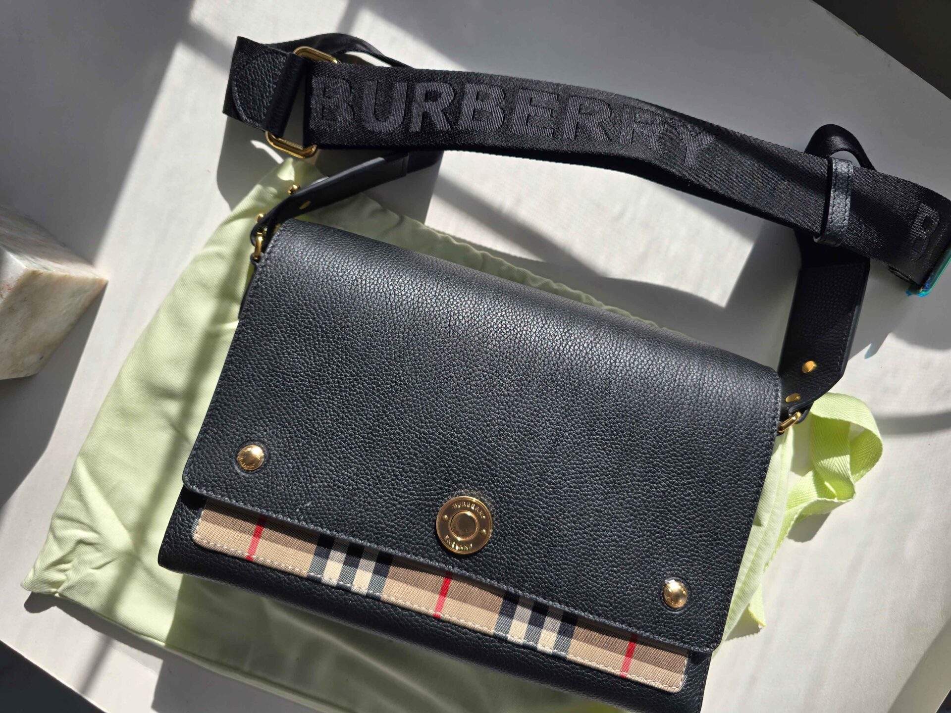 Burberry Note Bag Review - The Velvet Life