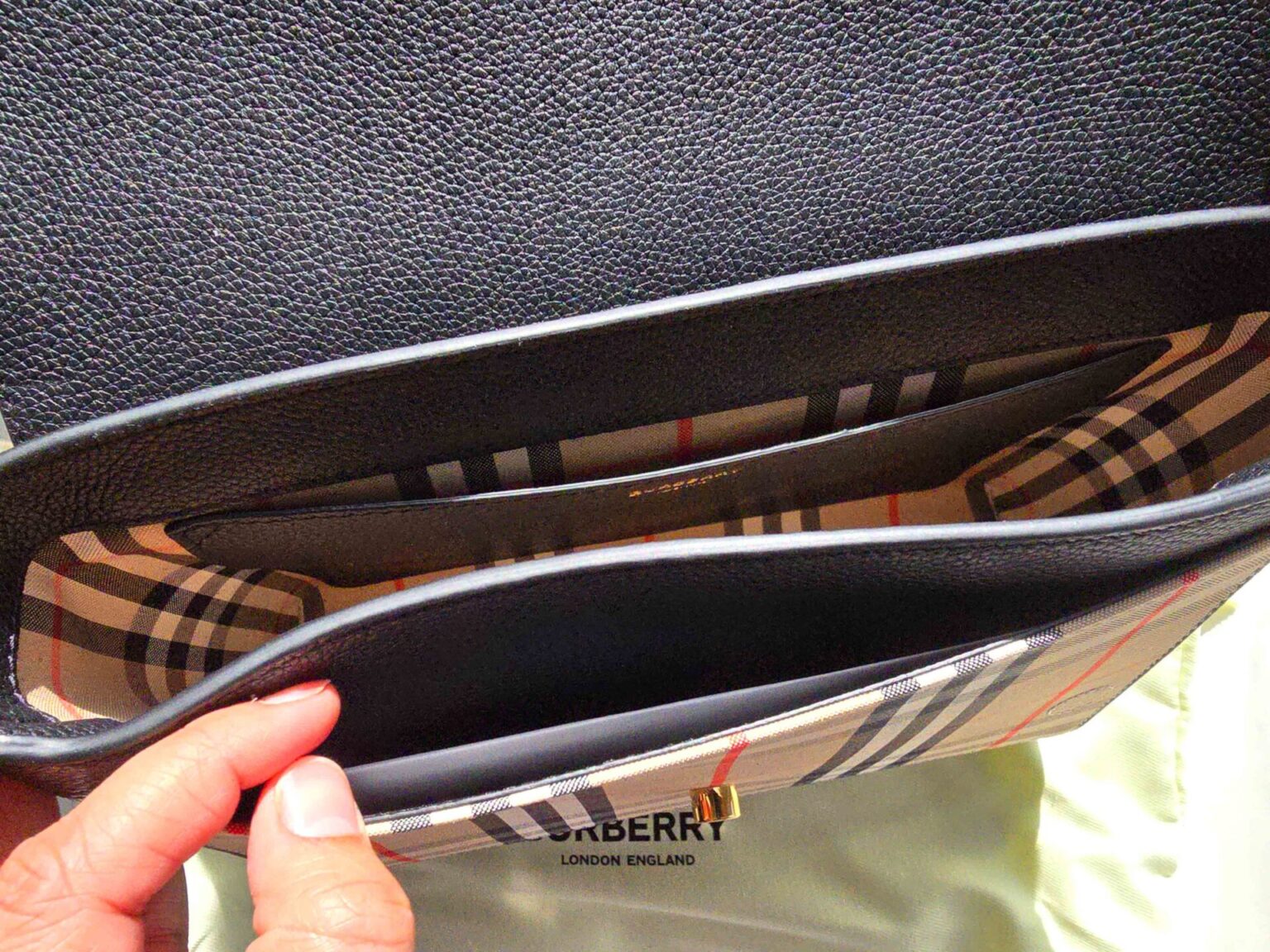 Burberry Note Bag Review - The Velvet Life