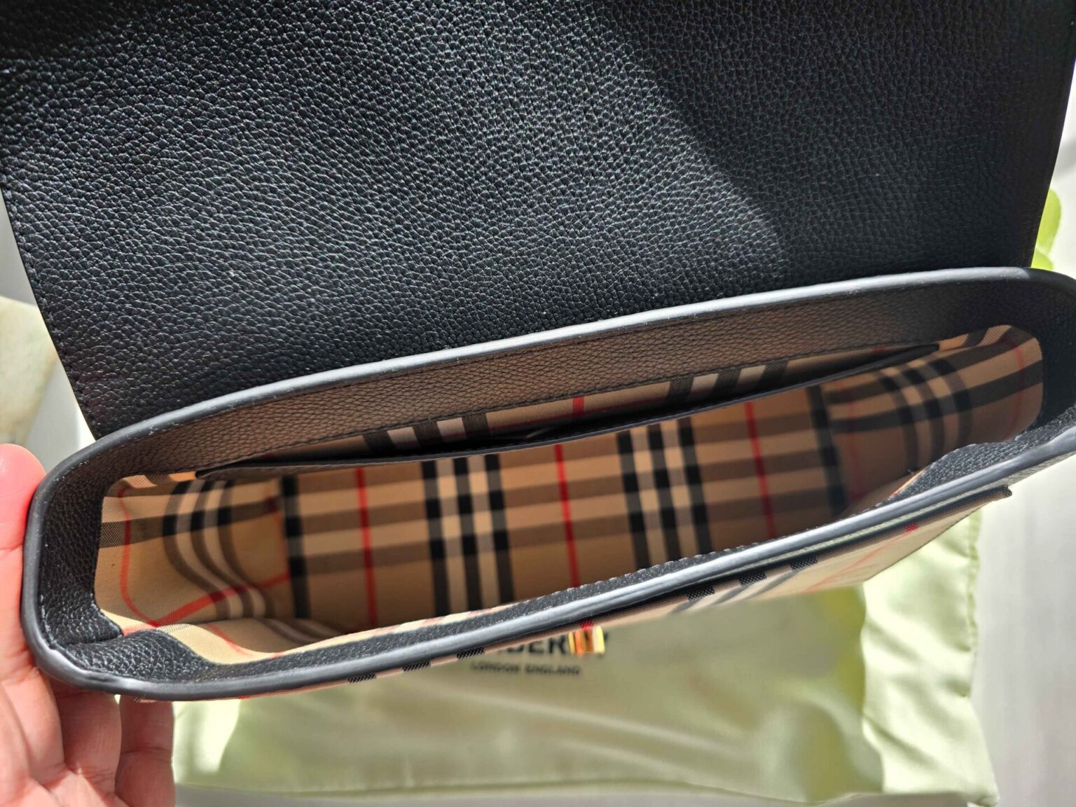 Burberry Note Bag Review - The Velvet Life