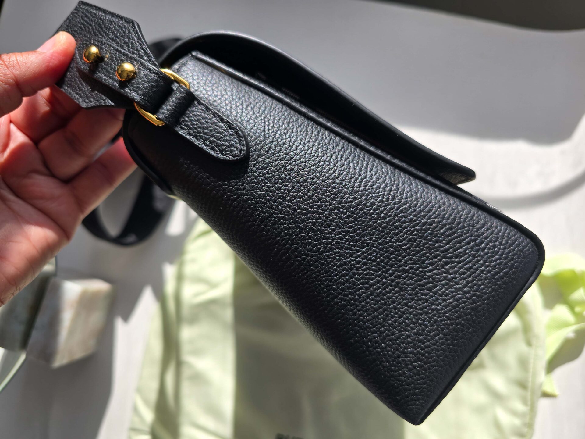 Burberry Note Bag Review - The Velvet Life