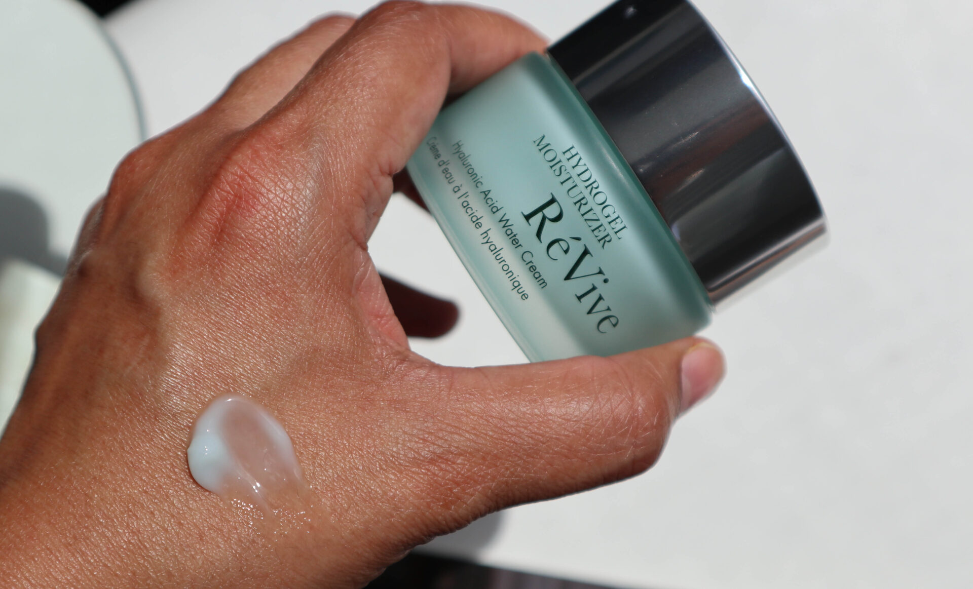 Revive Hydrogel Moisturizer: A Surge of Hydration with 4D Hyaluronic ...