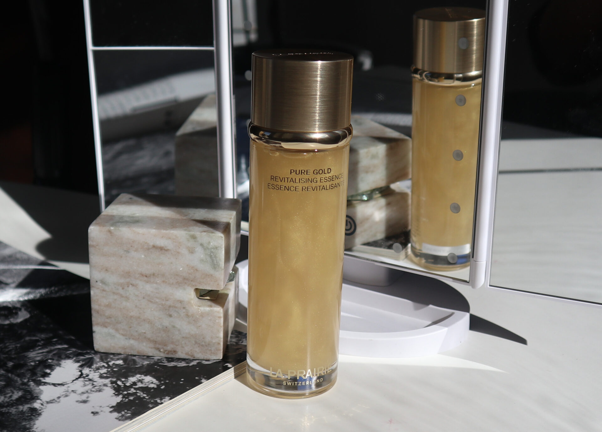 La Prairie Pure Gold Revitalising Essence: For Radiance & Recovery ...